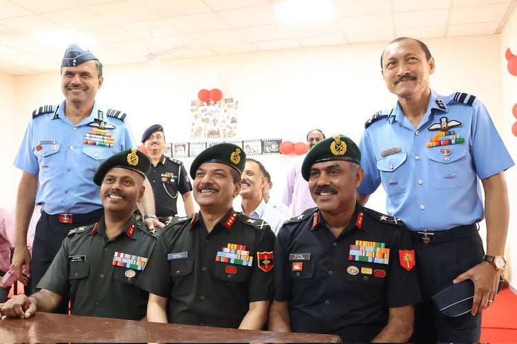 Meet 4 Army Friends Reunited After 40 Years at the Place Where They ...