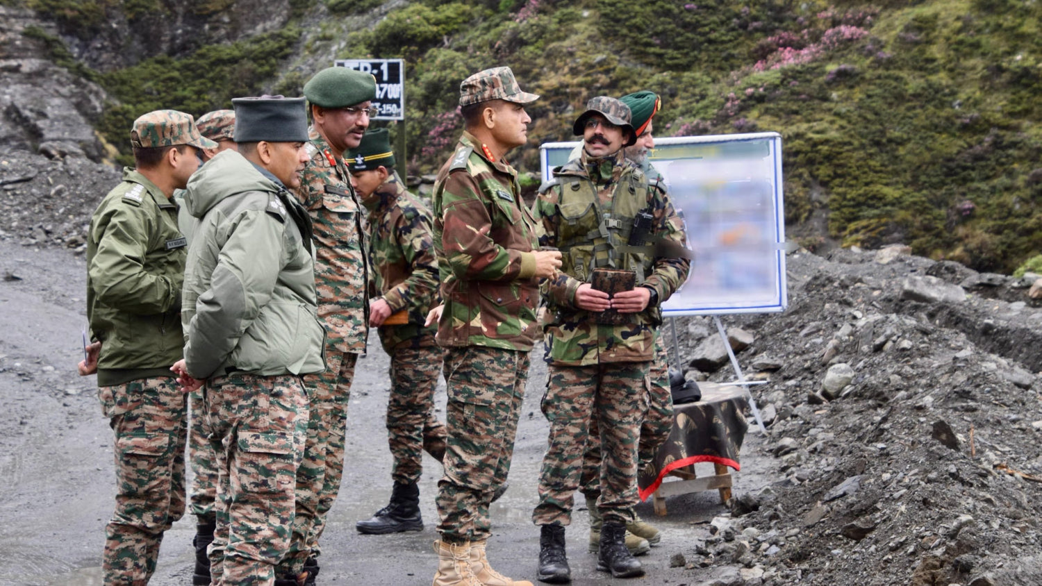 Lt Gen Gambhir Singh Evaluates High-Altitude Preparedness of Indian ...
